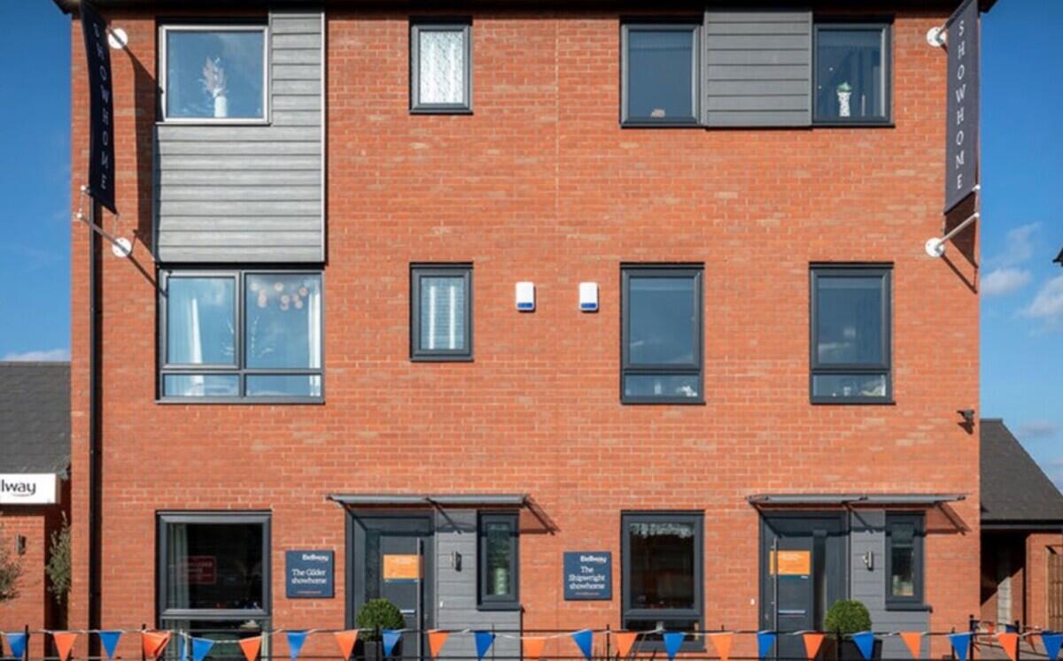 HomeViews | Lucas Green, B90 Reviews