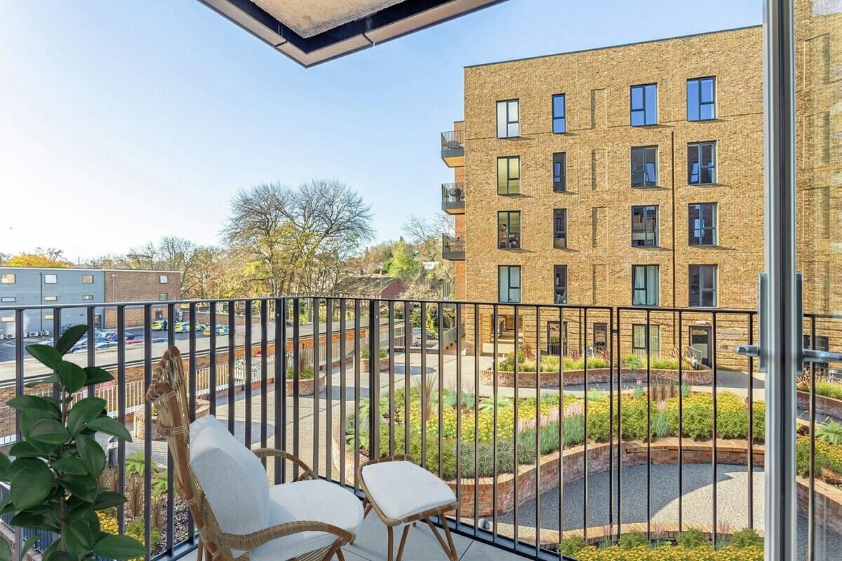 HomeViews | The Gade, HP1 Reviews