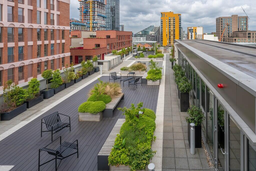 HomeViews | Broadside, M4 Reviews