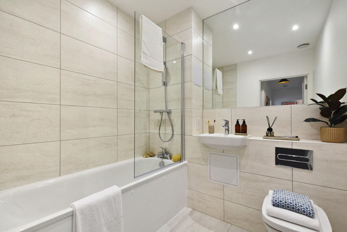 HomeViews | Faber Green, UB5 Reviews