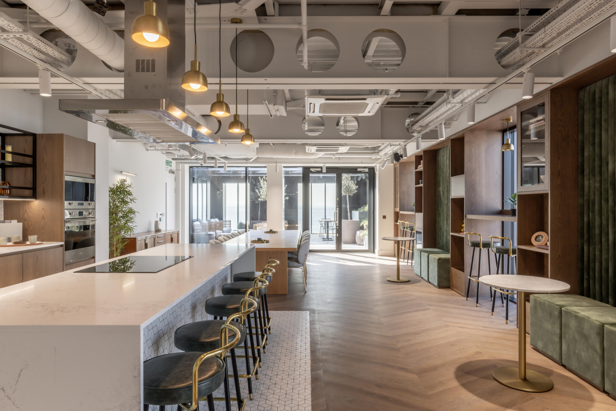 HomeViews | Ten Degrees, CR0 Reviews